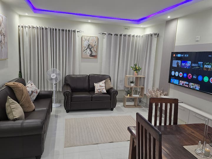 Splendid 2 Bedroom 2 Bathroom Fast Wi-fi Inverter - Harare