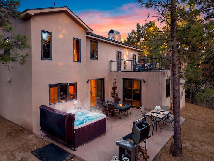Walk To Lake 6br Cabin W/ Game Room + Hot Tub - Big Bear Lake, CA