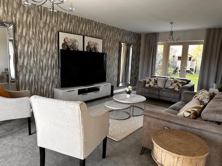 The Harrington - Sleeps 10, Free Parking - Campton