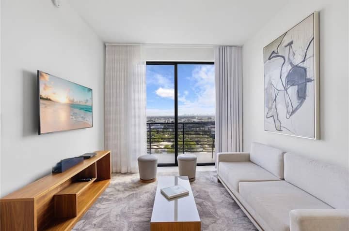 Stunning 2br Penthouse | Downtown Doral - Doral, FL
