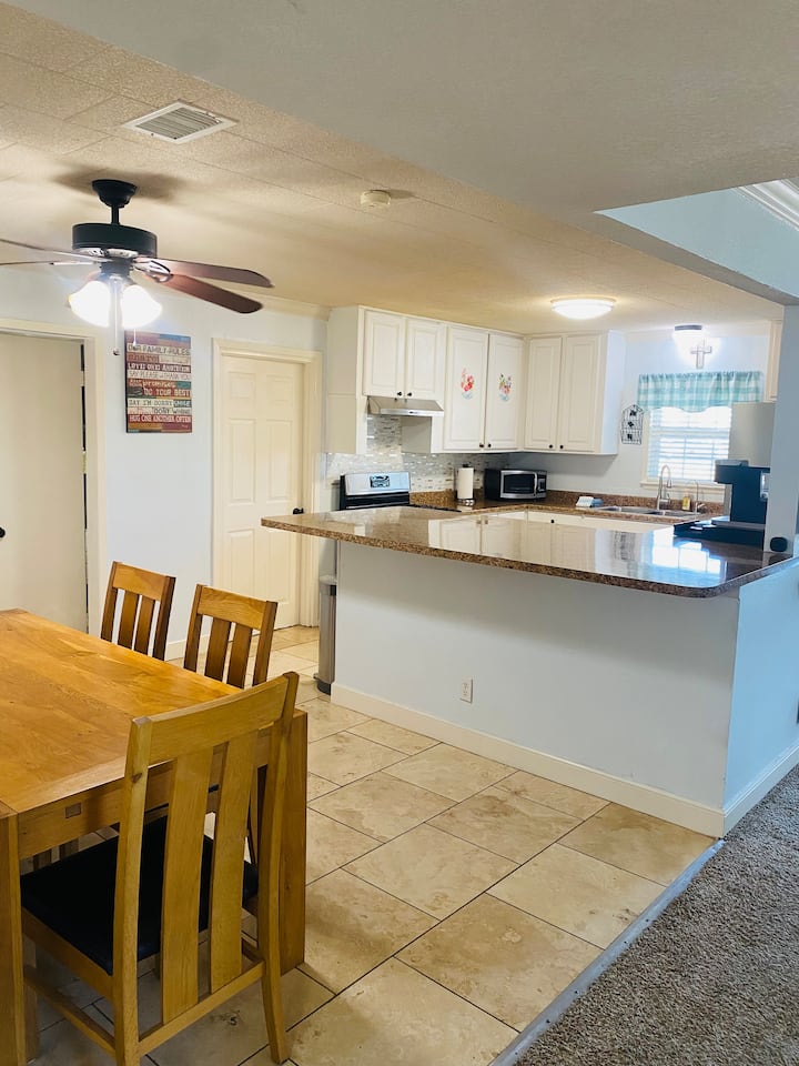 Casa Perla - 4 Br / 2 Full Bath - No Cleaning Fee - Midland, TX