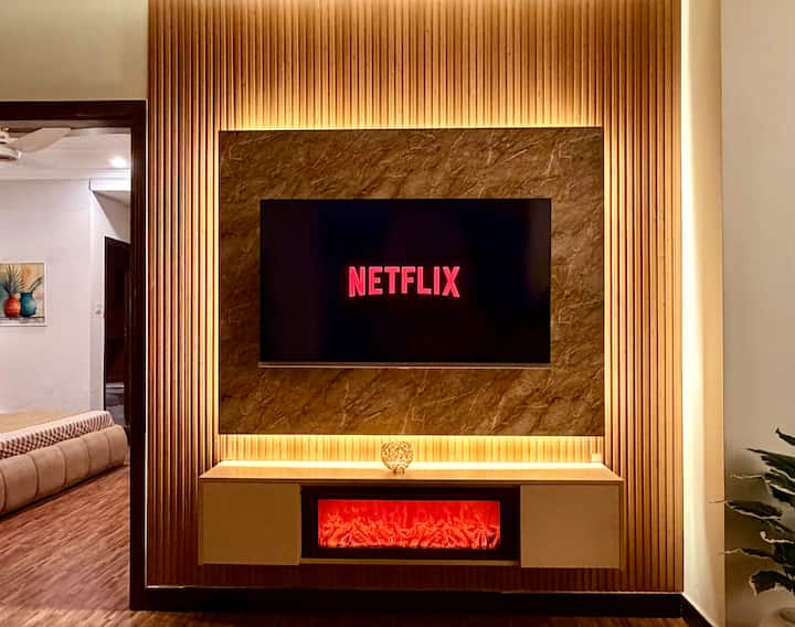 Altak’s 2bhk | Netflix | Cozy Lounge - Islamabad