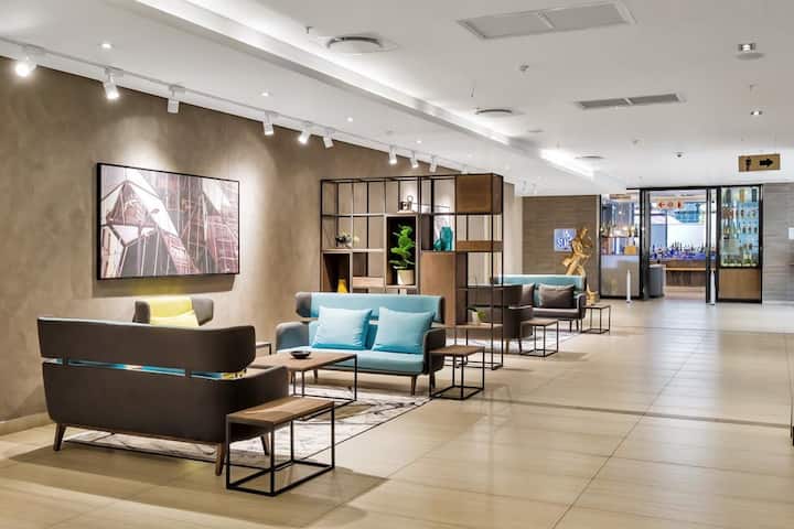 403 Sandton Skye Super Luxury Apartment - Sandton