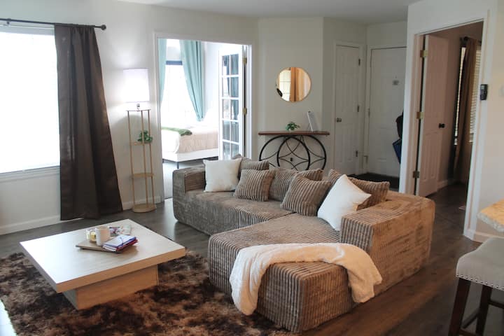 Warm & Peaceful Stay • Patio • Free Parking - Aurora, CO