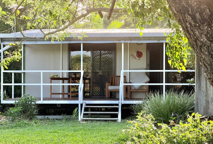 Feng Shui Sugercane Cabin•quiet Tropical Retreat - Whitsunday Islands