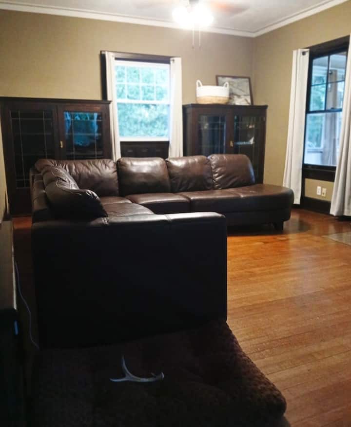 Historic Shared Home In Union Park Dsm (3 Br 1 Ba) - Des Moines