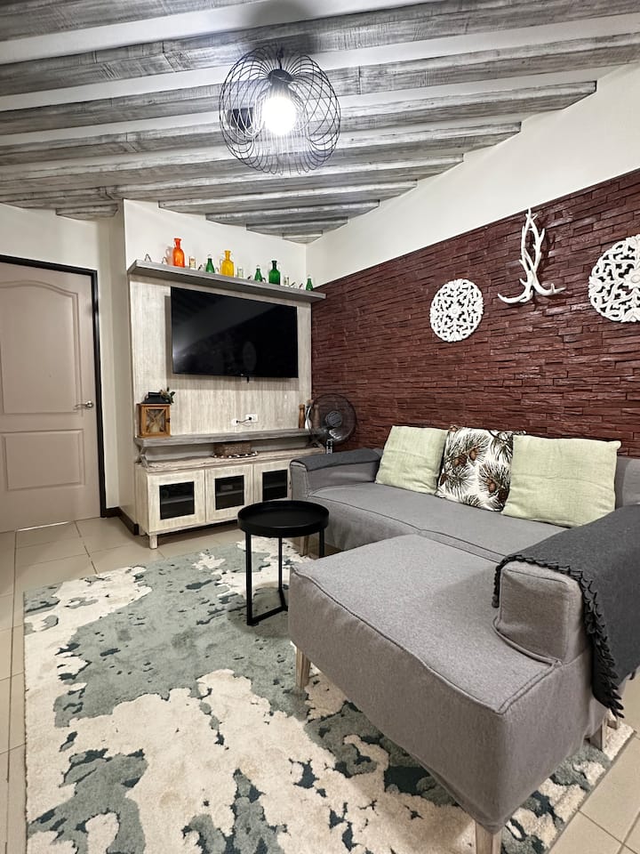 Modern 2br Haven | Cozy, Bright & Fully Equipped - Taguig