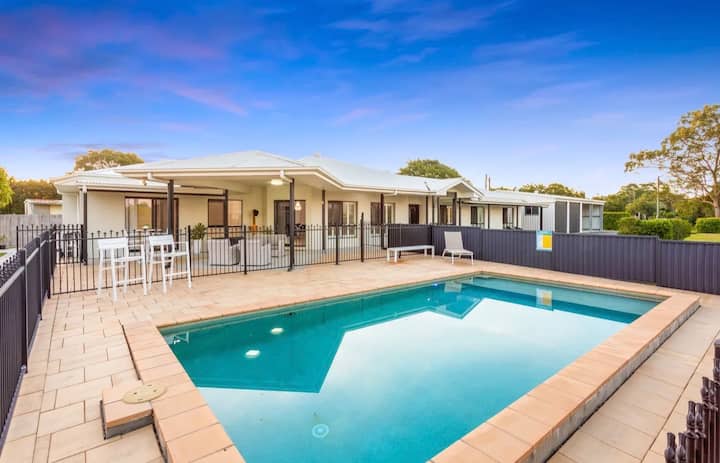 Private Granny Flat With Pool - Beachmere