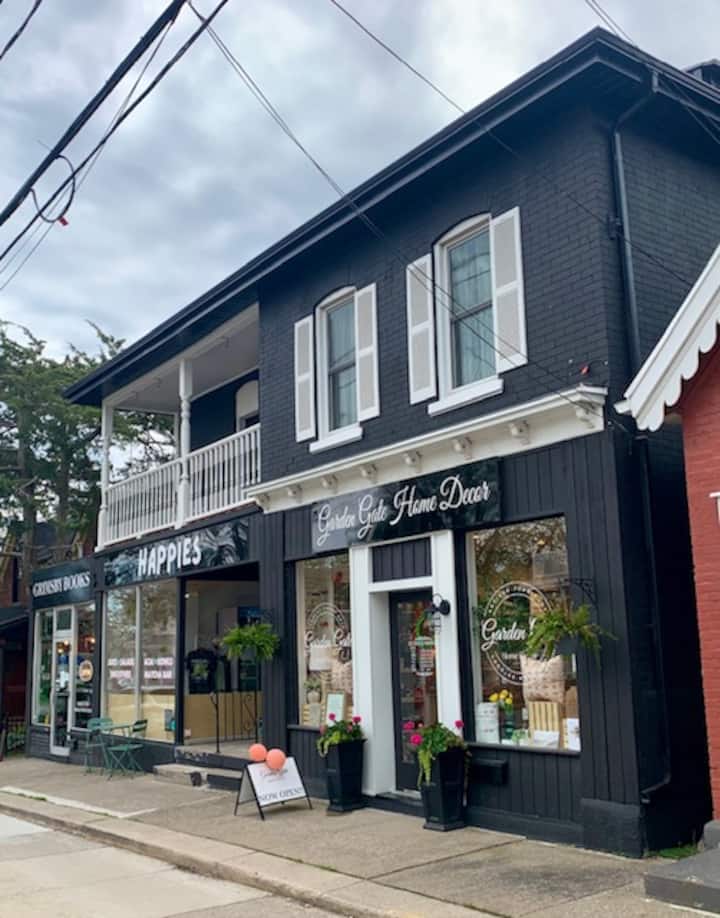 Super Cozy Second Floor Unit - Grimsby