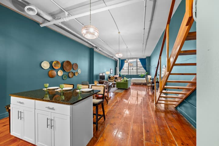 Spacious Corktown Loft- Walk To Restaurants & Bars - MGM Grand Detroit