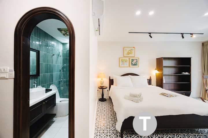 Near Top Attractions | Lakeview Studio W Ac+kitchn - China