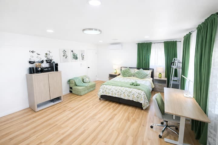 Cozy Green Studio | Coffee & Workspace | Near Mall - Arcadia