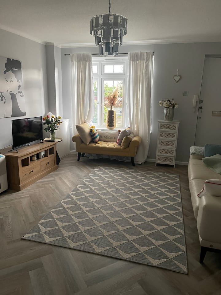 A Ground-floor Apartment - London Stansted Airport (STN)