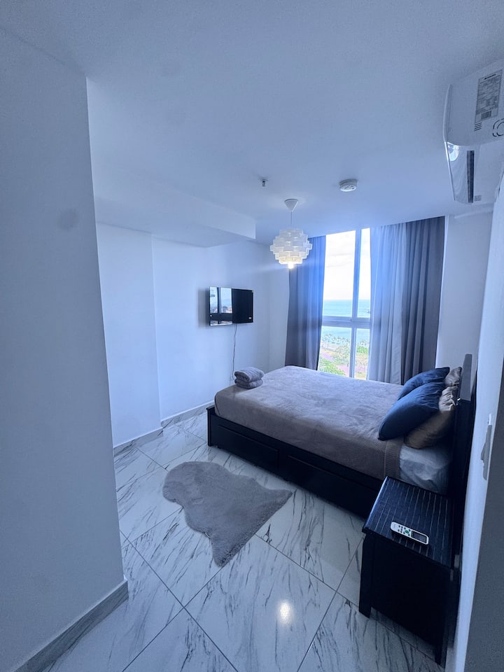 Apartamento De 2 Habitaciones En Poin - Panama City