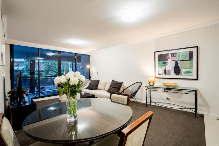 Premier Executive 1br Suite | Steps To Rnsh & Rail - North Sydney
