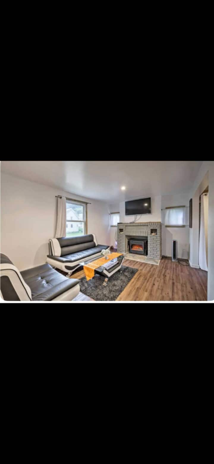 Cozy 1br Home Near Lakes - Gloversville, NY
