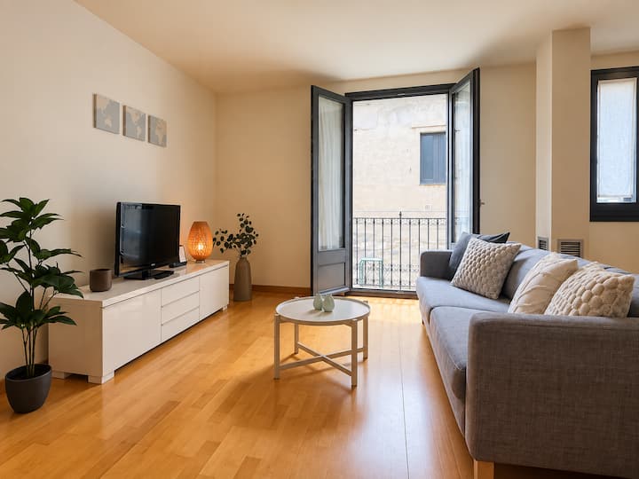 Two Bedroom Apartment Behind The Rambla - Girona