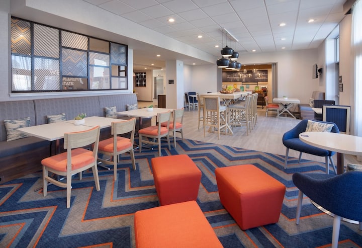 Stylish 2 Separate Units W/ Parking & Breakfast - Santa Cruz, CA