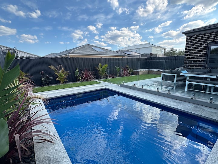 Torquay Big House Getaway With A Pool - Great Ocean Road