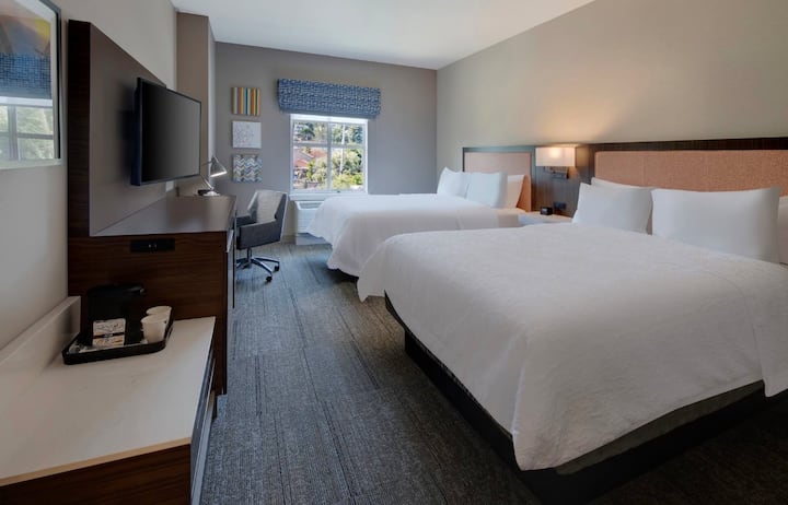 Stylish 2 Queen Suite W/ Parking & Breakfast - Santa Cruz, CA