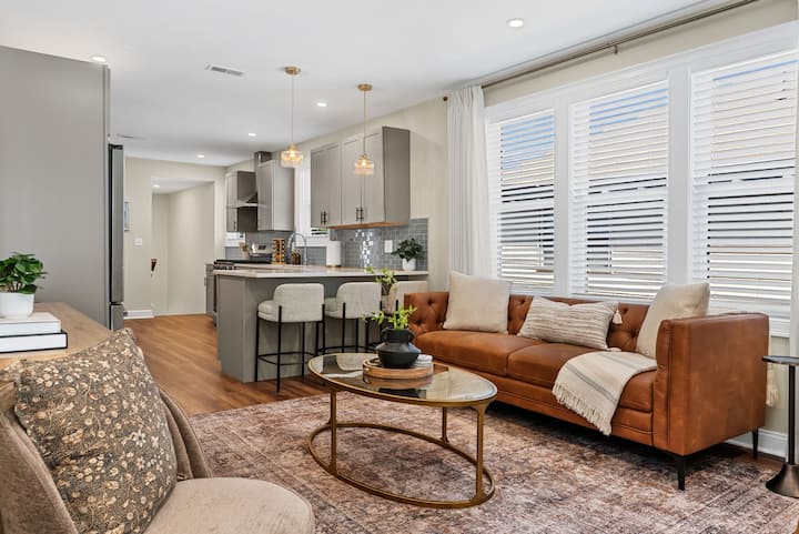 New! 6br/5ba Home I 10 Mins To Boston I Parking - Revere, MA