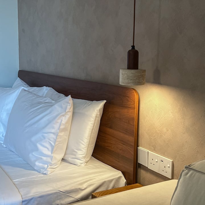 King Bed Studio | Infinity Pool | City Centre - Batu Ferringhi