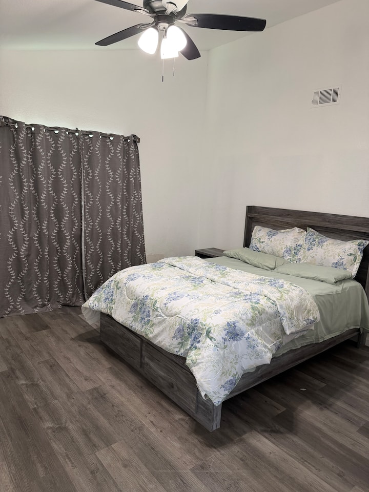Private Master Bedroom And Bath In A House - Lodi, CA