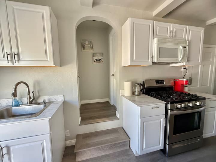 Cozy Quiet Home In Burbank - Burbank, CA