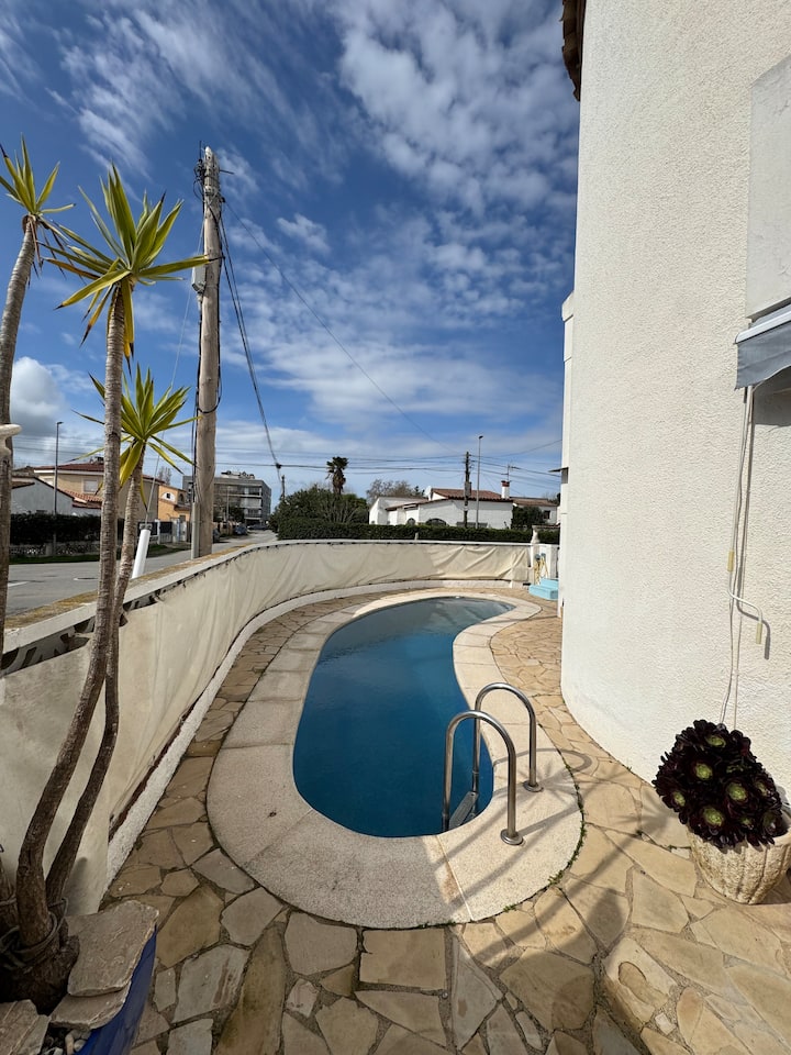 Maisonnette De Ville Avec Piscine - Empuriabrava