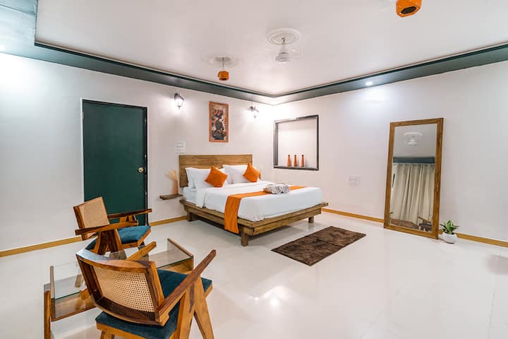Superior Room With Balcony | Daman - Damán