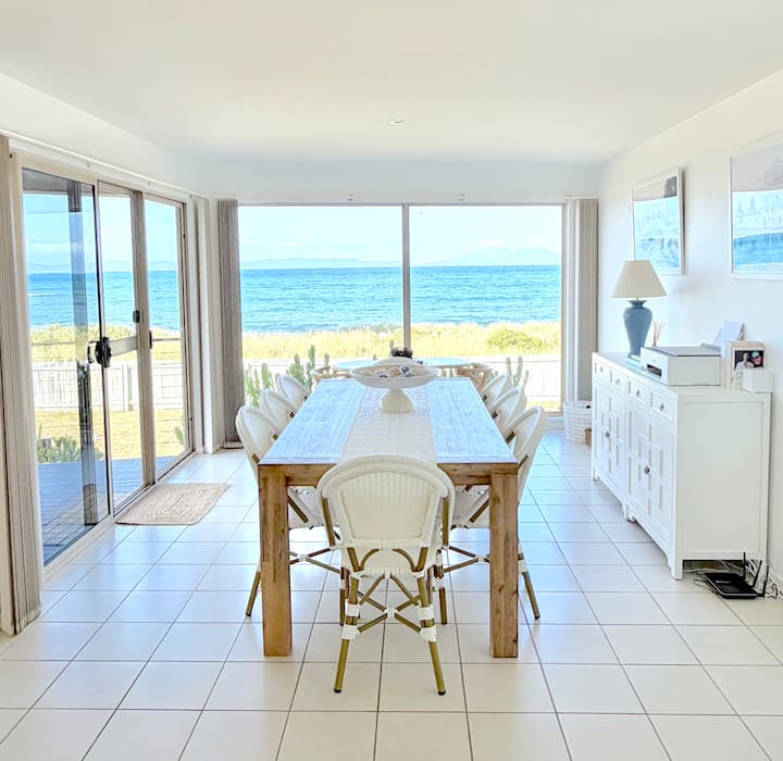 Beachfront Escape In Swansea - Sleeps 9 - Swansea