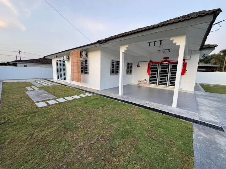 Home In Gopeng. Newly Renovated. Modern Designed. - Gopeng
