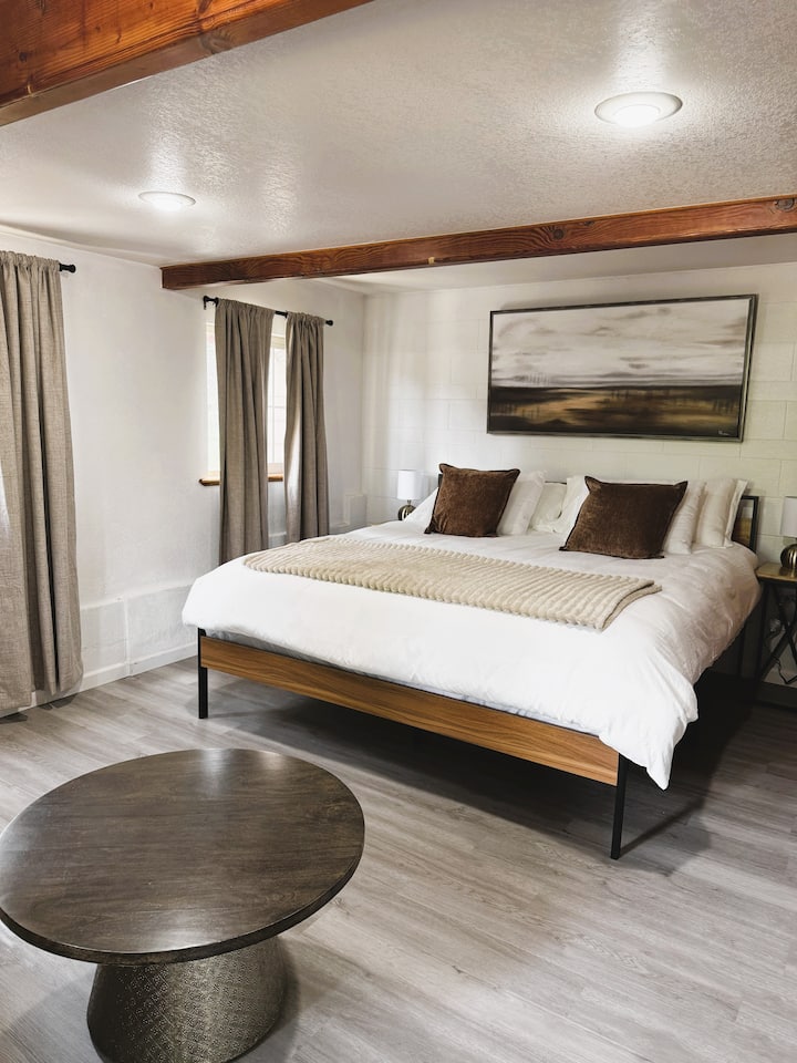 Attached Guest Suite, Sleeps 3 & Pet Friendly - Atascadero, CA