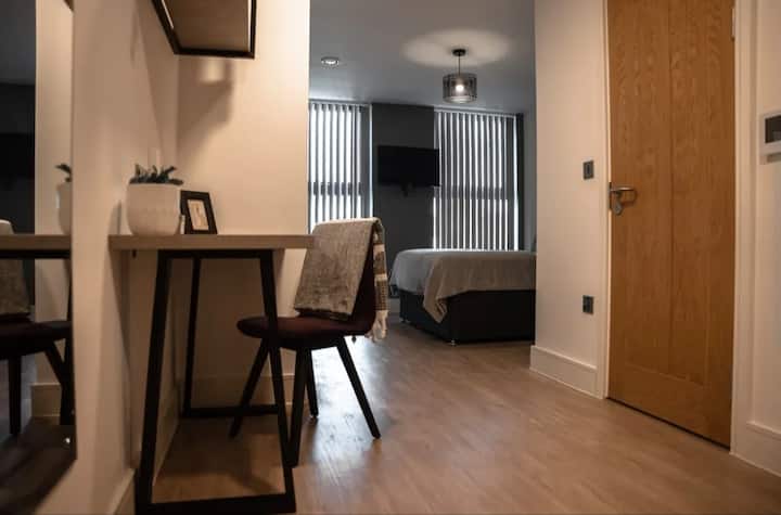 Luxury Modern Studio Apartment - Derby, UK