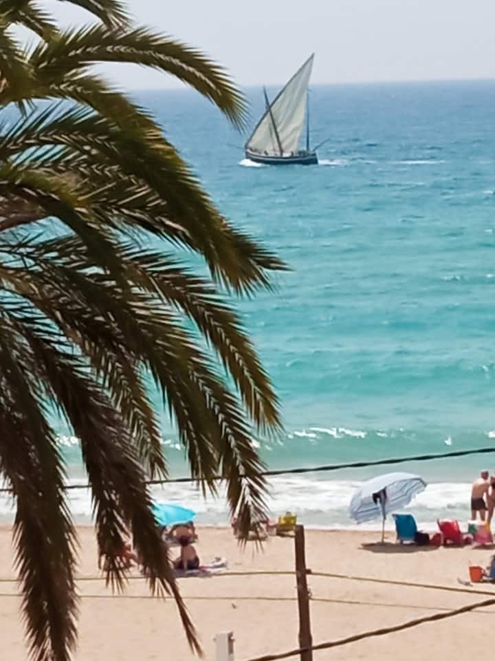 ¡A 20 Metros De La Playa!, Con Wifi Y A/c - Comarruga