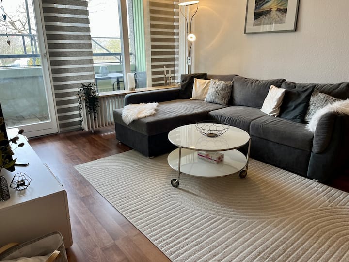 Strandnahe 2-zimmer-wohnung Mit Balkon+parkplatz - Kiel