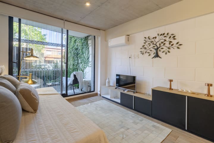 Amplio Monoambiente Con Patio En Pocitos Nuevo - Montevideo