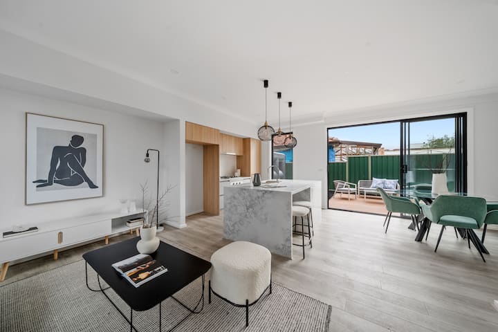 Brand New Stylish 3-bedroom Home | Fully Furnished - St Albans, Australia
