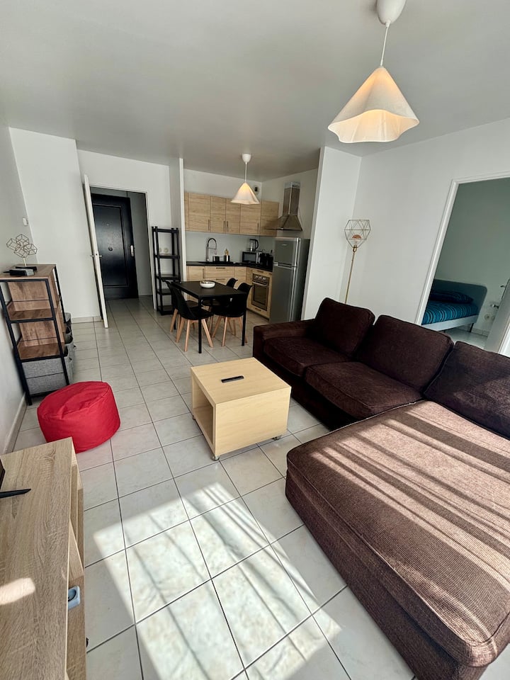 Cosy T2 Meublé Avec Loggia À 2 Pas De La Tête D'or - Caluire-et-Cuire