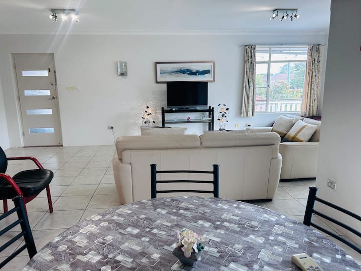 Spacious 3br Parramatta Apt|commbank Stadium & Wsu - Parramatta