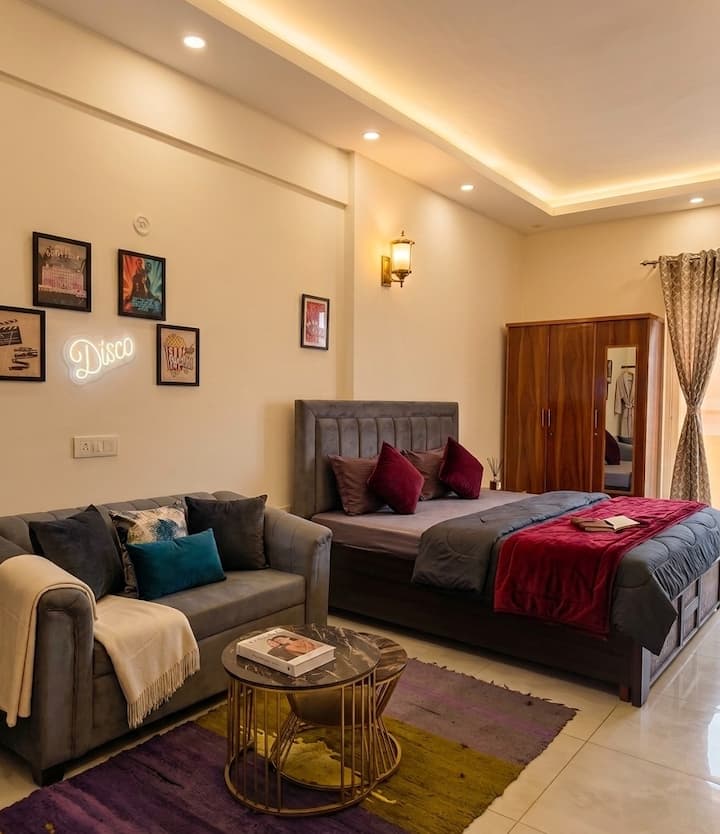 Skyline View Studio In The Heart Of Noida - Noida