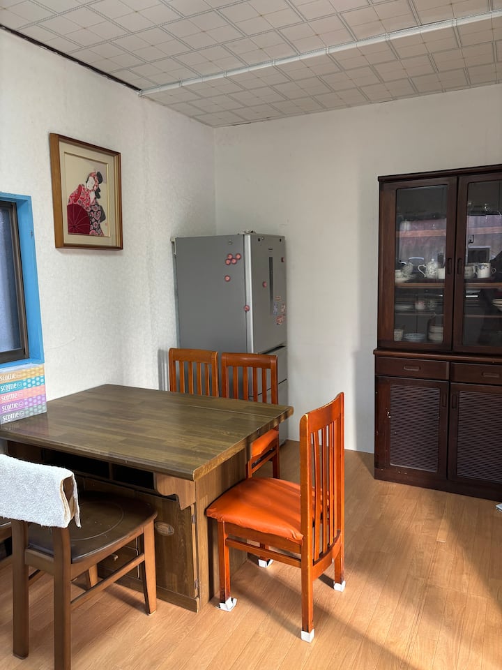 栄子ハウス狭山荘は静かな場所であり、駅まで10分くらいです、美味しい食事ところは近くにあり - Harajuku