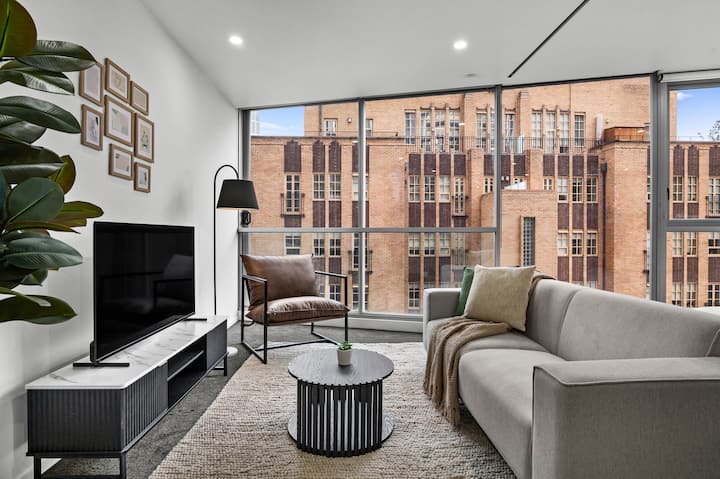 Modern Living In Cbd 2b | Pool, Gym + Free Parking - Melbourne