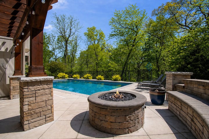 Luxury Poolside Retreat With Game Room & Gym - Liberty, MO