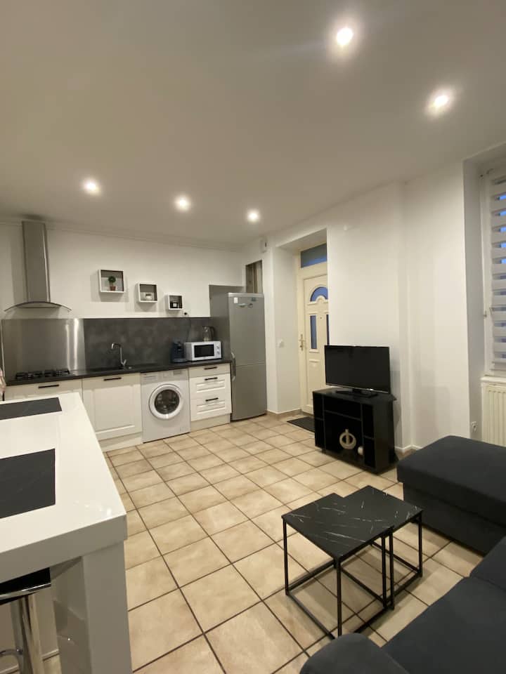 Appartement Centre-ville - Parking Gratuit- Wifi - Le Creusot