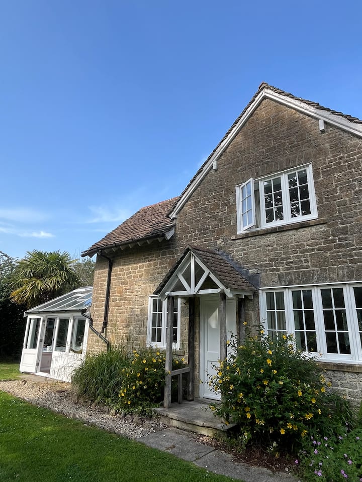 Amy's Cottage - Bright Rooms With Huge Garden - Sherborne