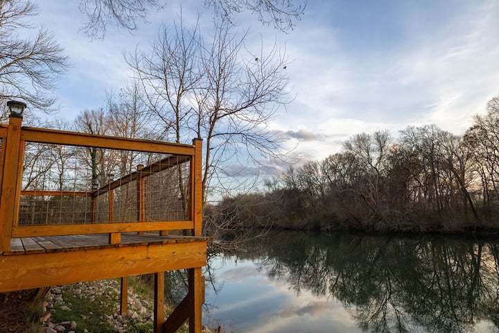 Riverfront Retreat - McMinnville, TN