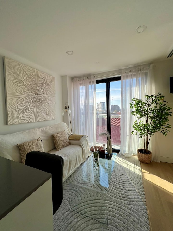 Modern Studio At Forbes 1848 | Pool & Gym - Gibraltar