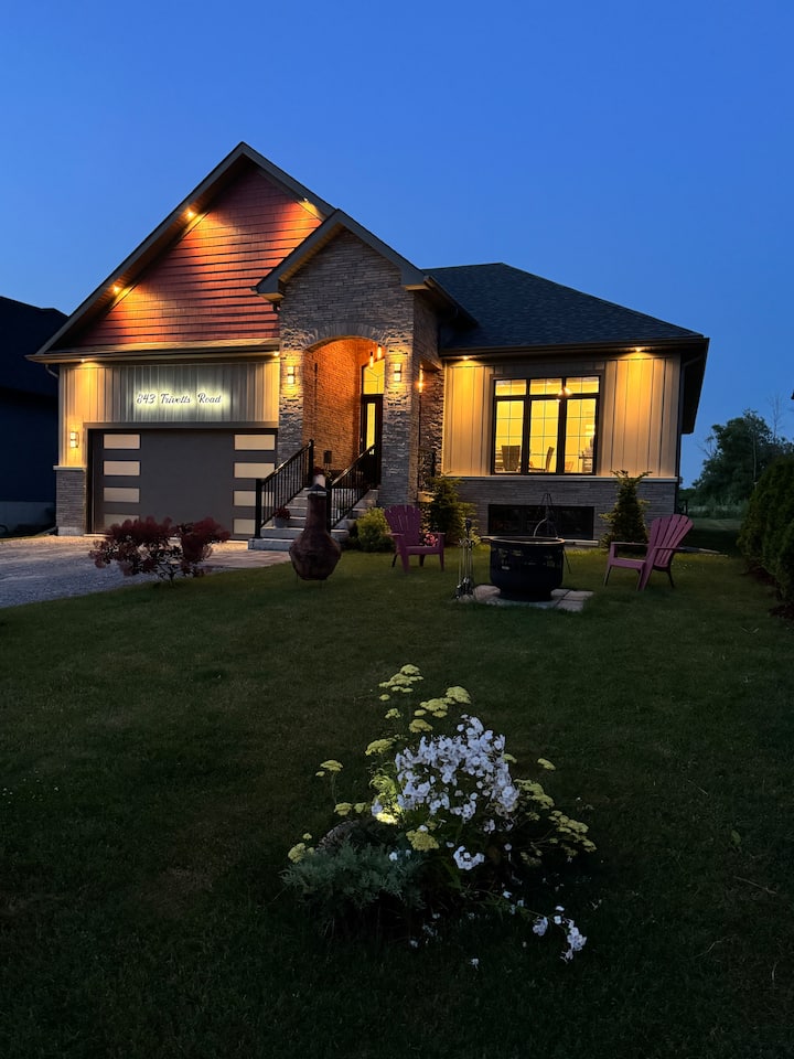 Luxury Georgina Gateway Exclusive Waterfront Haven - Georgina