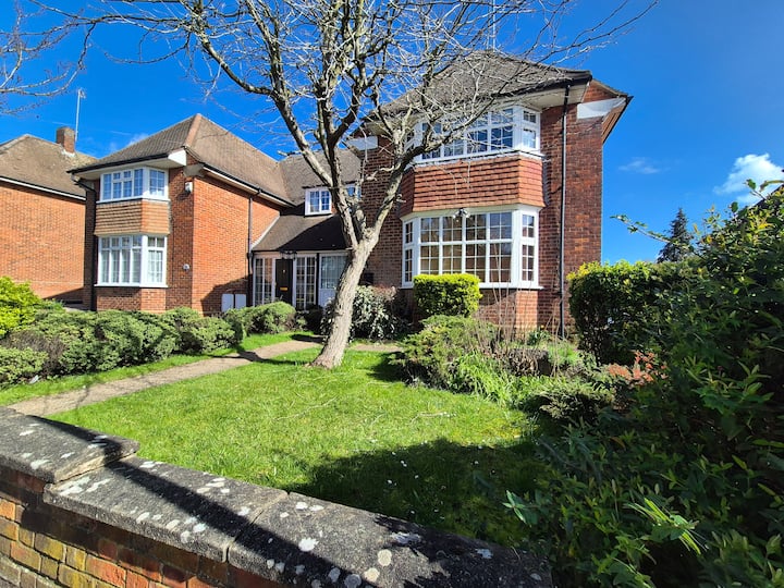 Cosy Family Home London Luton - Luton